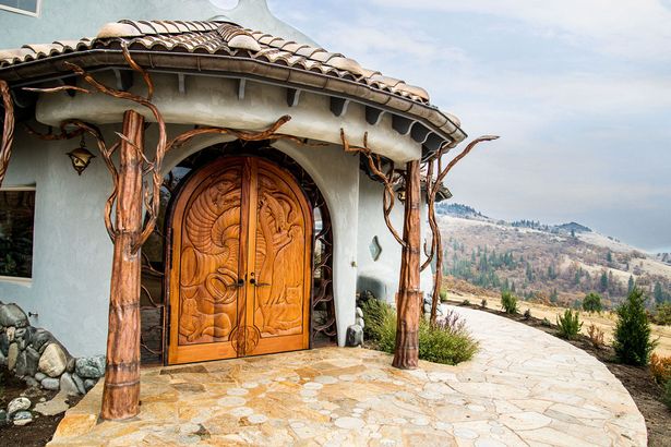 [PHOTOS] Lord Of The Rings Style Home Hits The Market For $ 8.1m ...