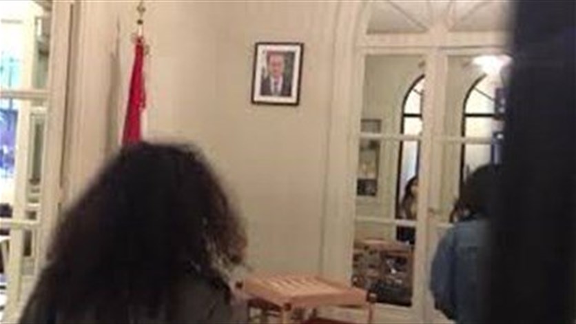 Young women storm Lebanese Consulate in Paris, break Aoun’s photo ...