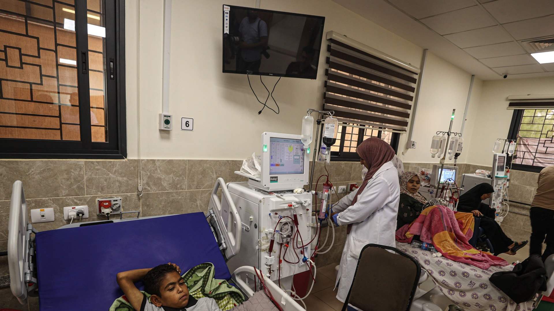 WHO: Medics, patients flee Gazas remaining hospitals as fighting ...