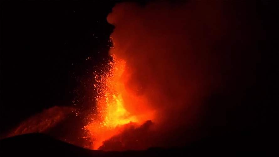 Italys Etna and Stromboli volcanoes erupt, Catania Airport closed ...