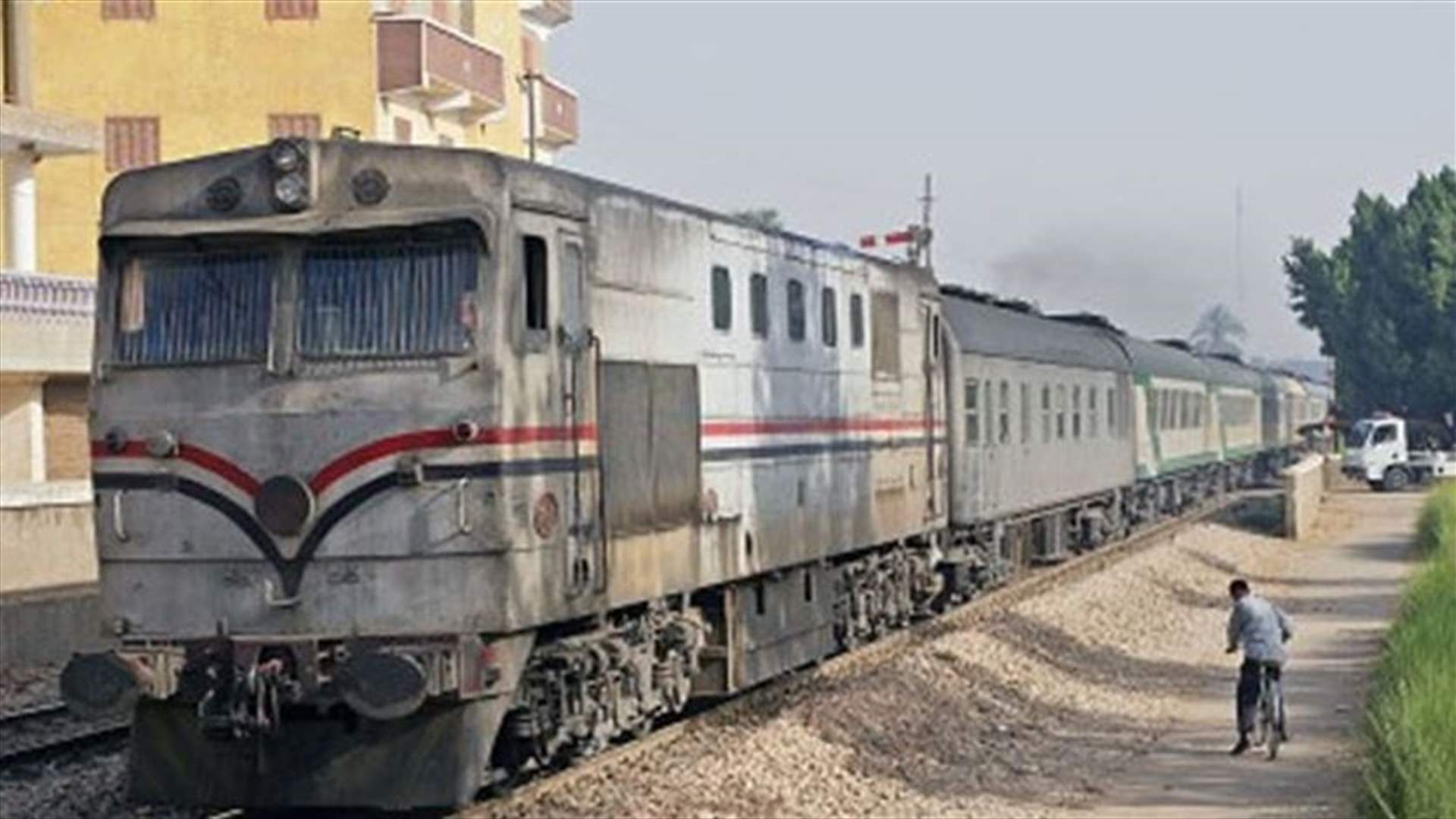 Syrian refugees board trains in Budapest - Lebanon News