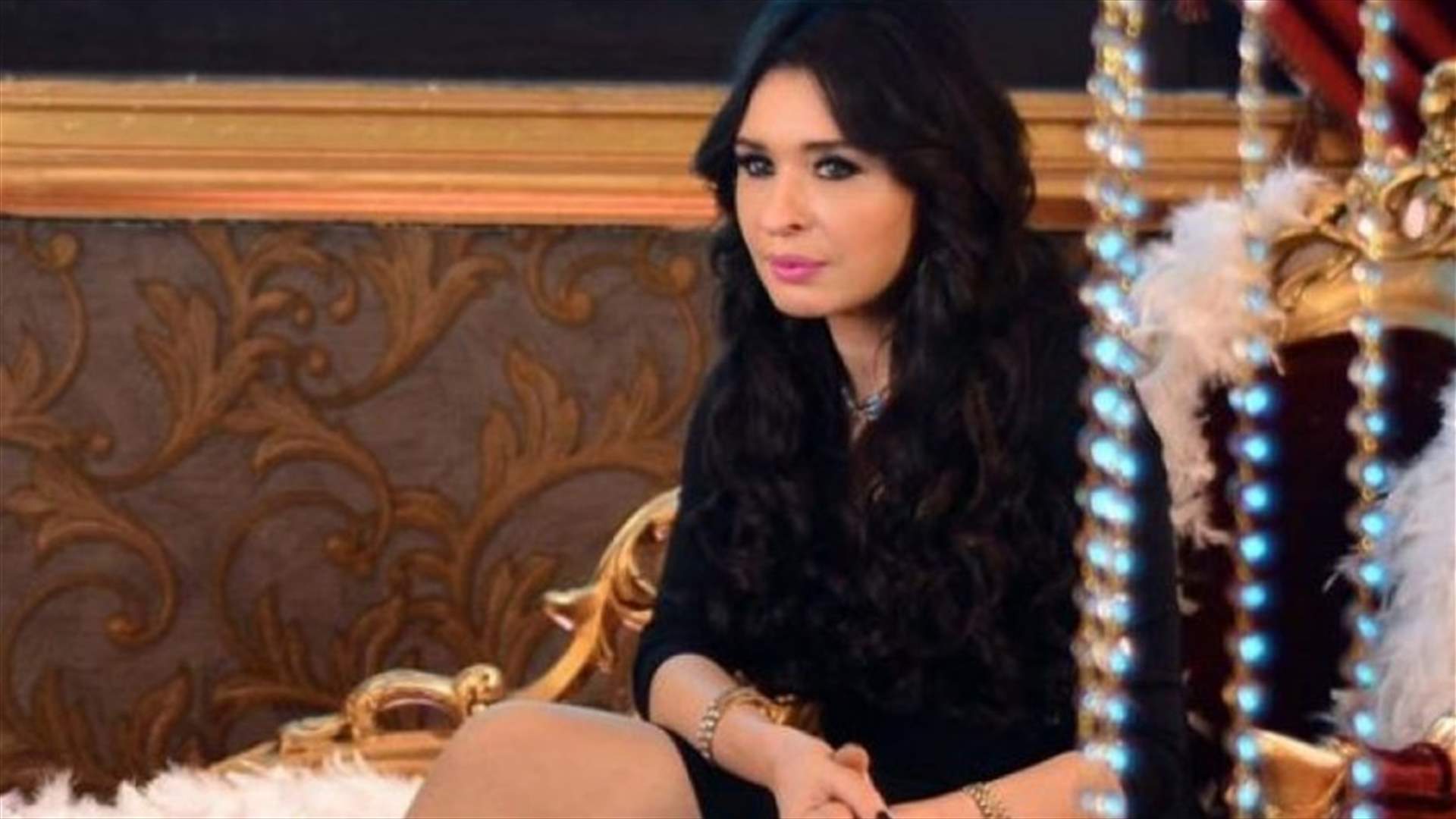 الراقصة دينا تثير الجدل ببدلة رقص فاضحة جداً صور Lebanon News