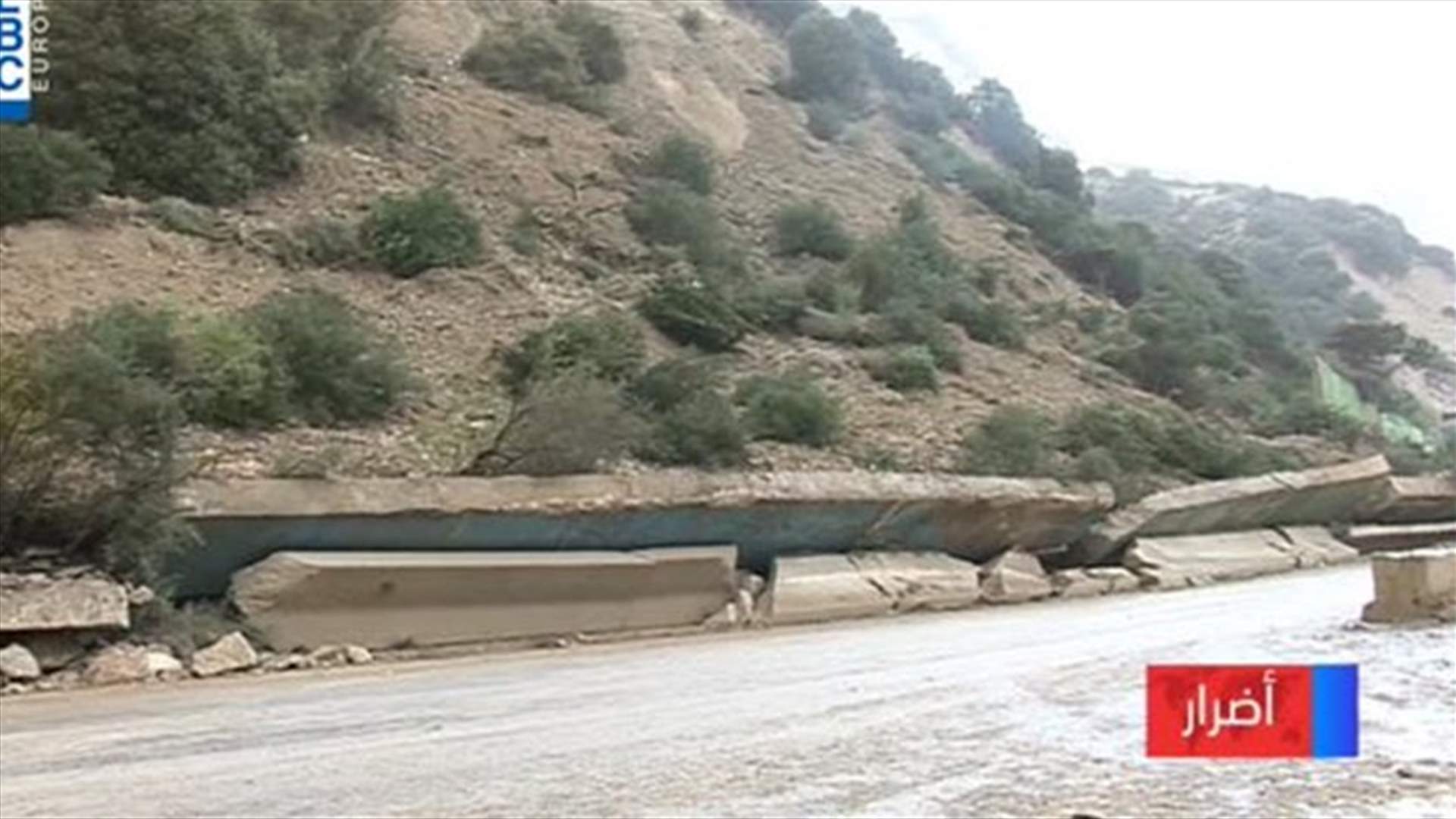 Mountain and support wall collapse on Chekka Batroun highway - Lebanon News