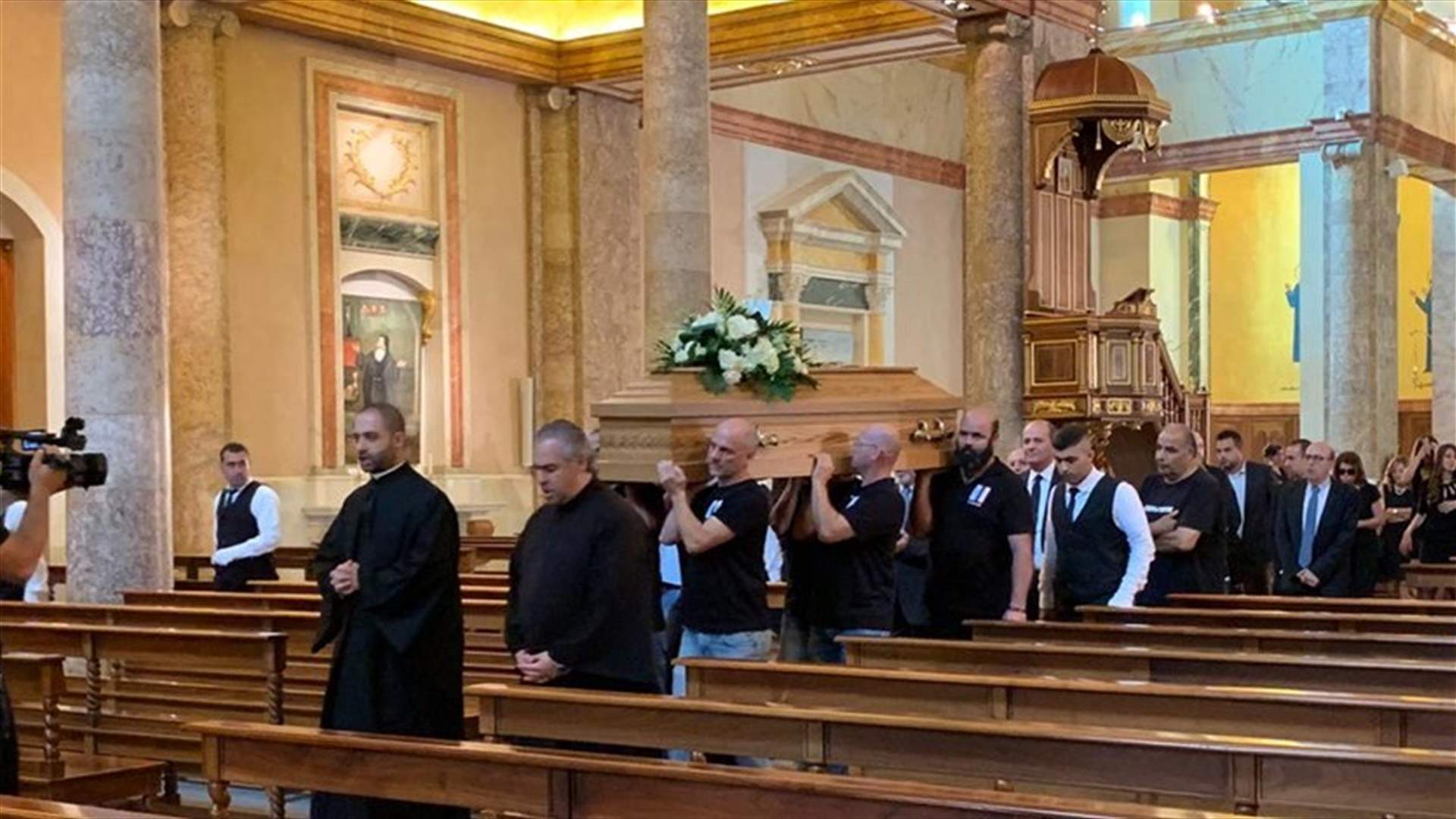 LBCI’s team carries coffin of late director Simon Asmar [PHOTOS ...