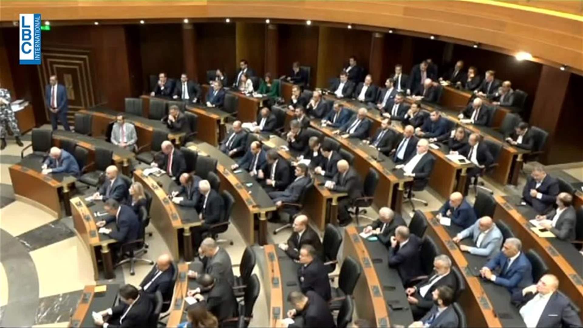 بري يعدل عن فكرة الدعوة إلى حوار وطني ويدعو إلى جلسة لانتخاب رئيس