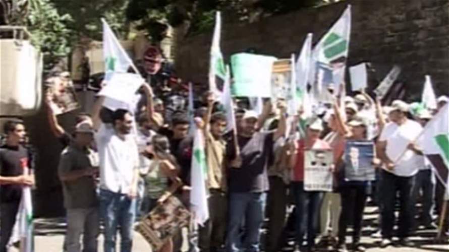 Kataeb Partisans burn pictures of Syrian Major General Ali Mamlouk ...